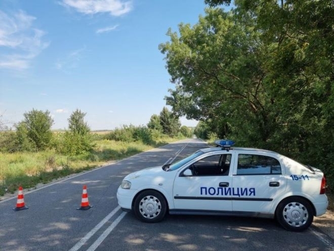 Майка и дъщеря са в тежко състояние след челна катастрофа на пътя ...