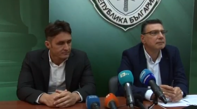 Разбиха международна престъпна група за трафик на луксозни коли 14 души за задържани