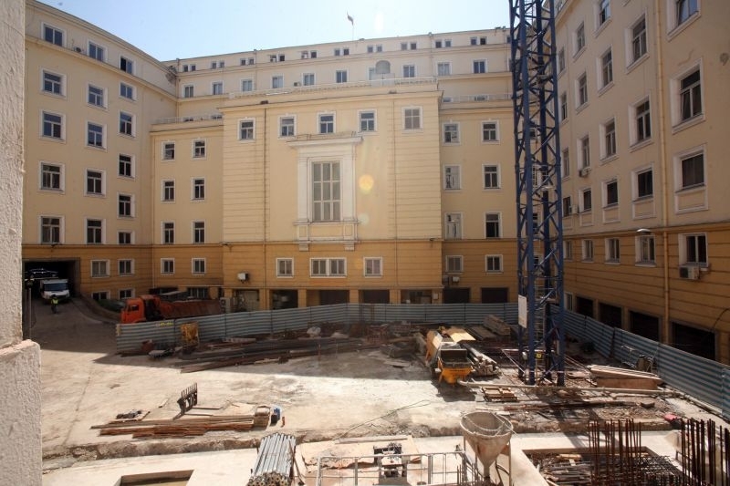 Охраната на Партийния дом се изпълнявала в нарушение на договор