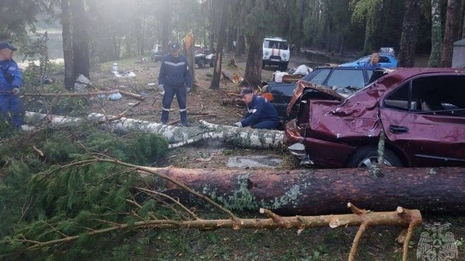 Най малко 10 души загинаха при силни бури в Русия