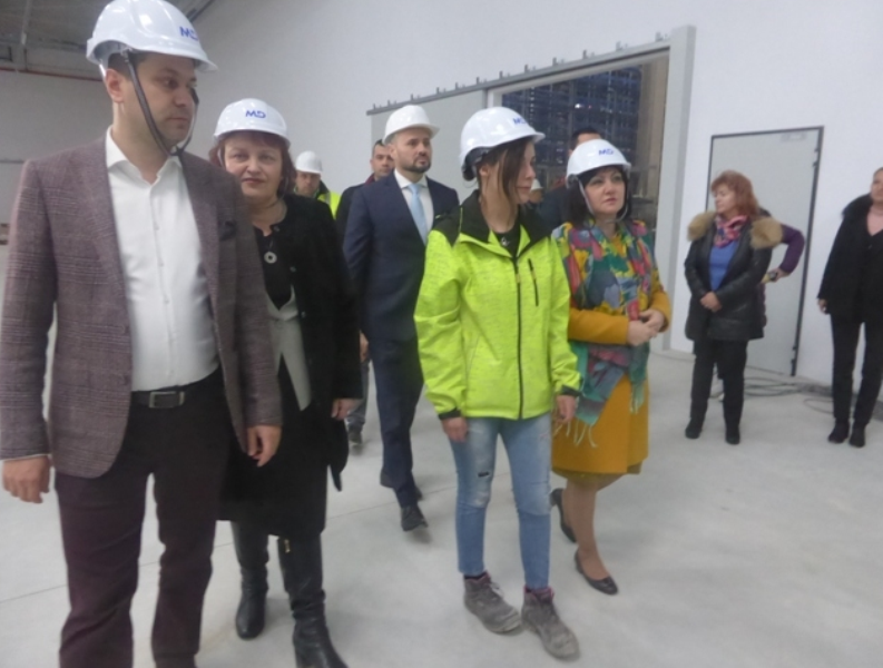 Цвета Караянчева посети новостроящите се заводи във Враца снимки