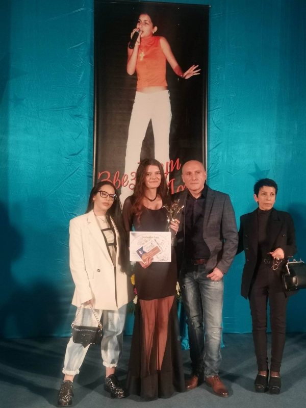 Млада певица от Монтана спечели голямата награда от конкурса „Звездици за Лора“