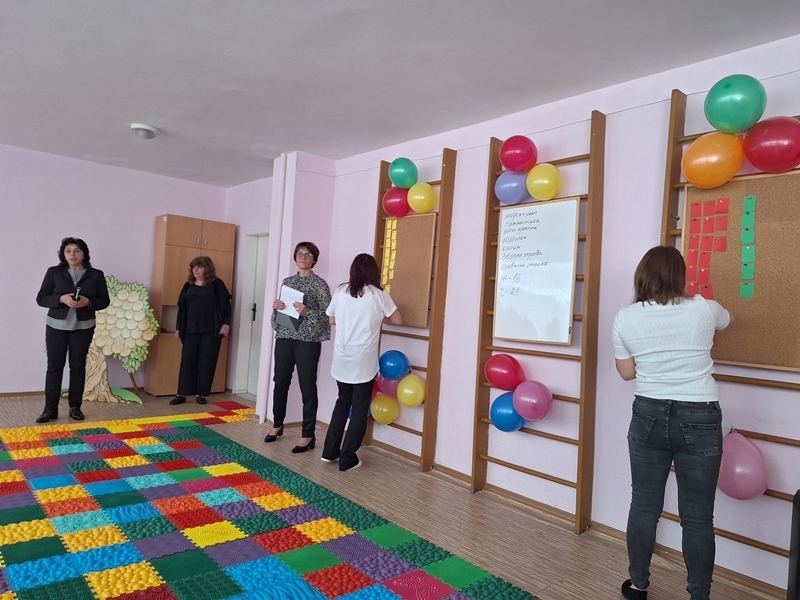 ДГ Незабравка в Бяла Слатина бе домакин на среща и конкурс по танци