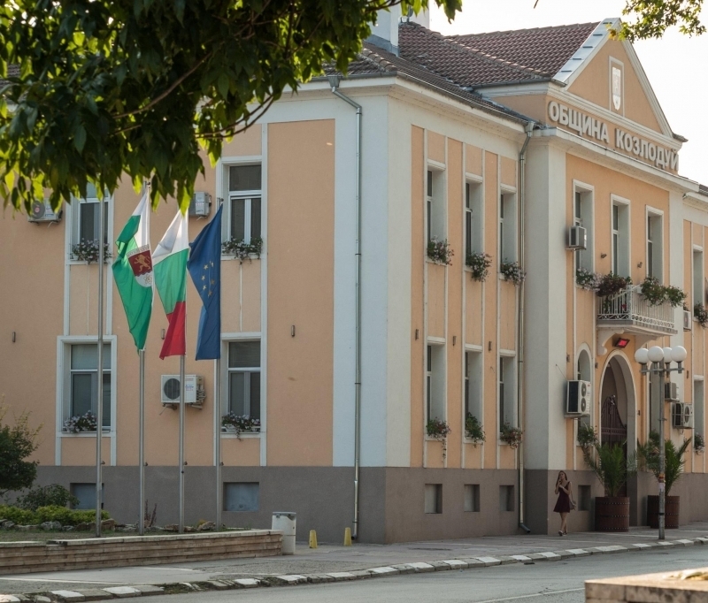 Ремонтират сградата на община Козлодуй по Красива България