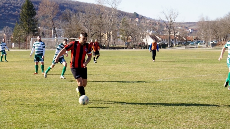 Локо Мездра загря за Първа атомна Козлодуй с победа над Искър 1923 Роман снимки