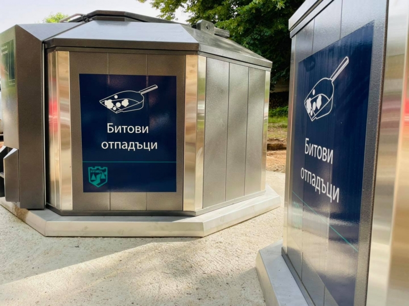 Монтираха още два подземни контейнера във Враца снимки
