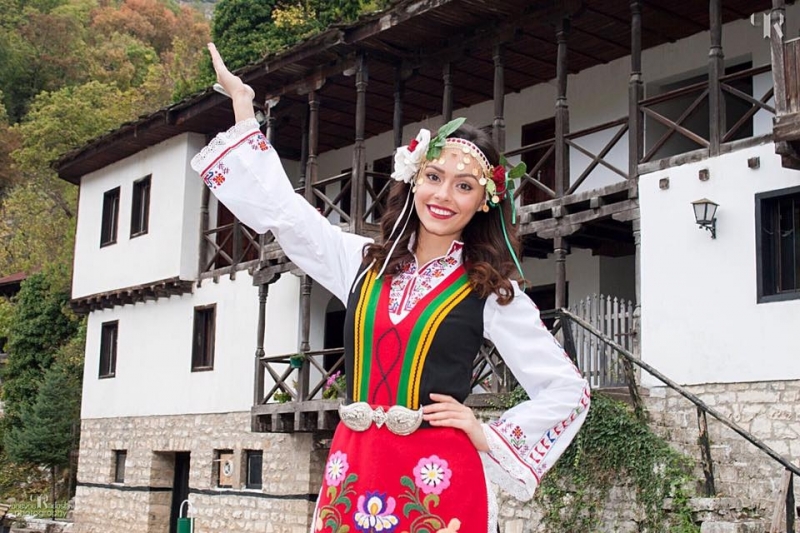 Врачанската кралица на красотата Радост Тодорова изгря в новия проект ...