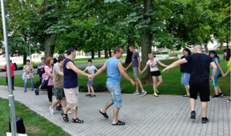 Провеждат арт терапия за деца и младежи с увреждания в Монтана снимки