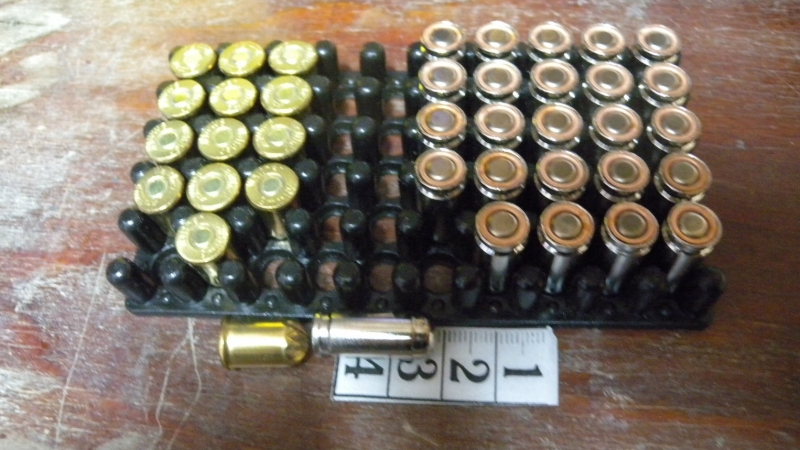 Ченгета намериха 164 патрона и заглушител в колата и дома на младеж от Дунавци щракнаха му