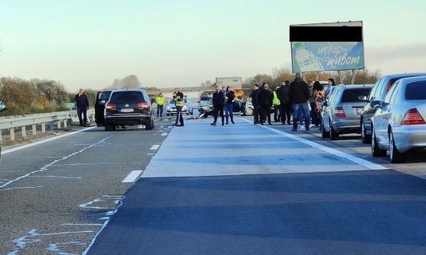 Борят се за живота на единия полицай пострадал в катастрофата на АМ Тракия