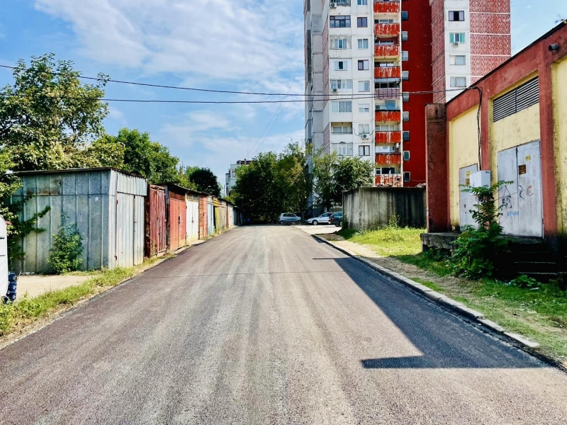 Още един блок във Враца се радва на нов паркинг снимки