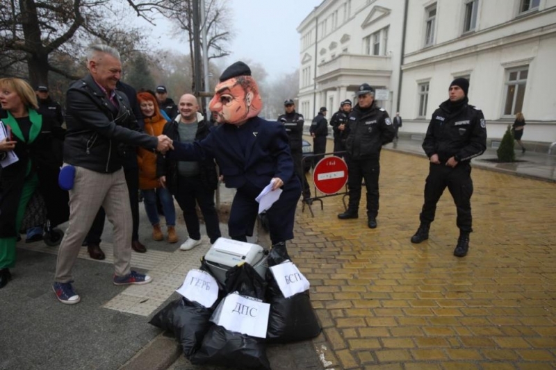 Протест пред НС срещу хартиената бюлетина видео снимки