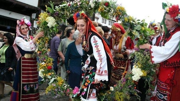 Цветница е Десетки имена празнуват на един от най хубавите пролетни