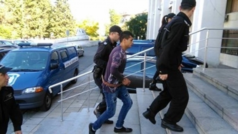 Арестуваха хитри авери с наркотици опитали да преметнат полицаи във Враца