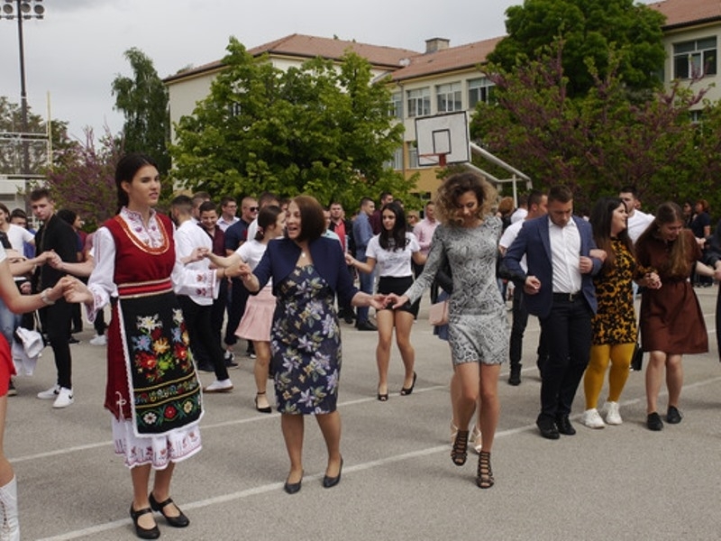 ППМГ Акад Иван Ценов във Враца изпрати абитуриентите от випуск 2021
