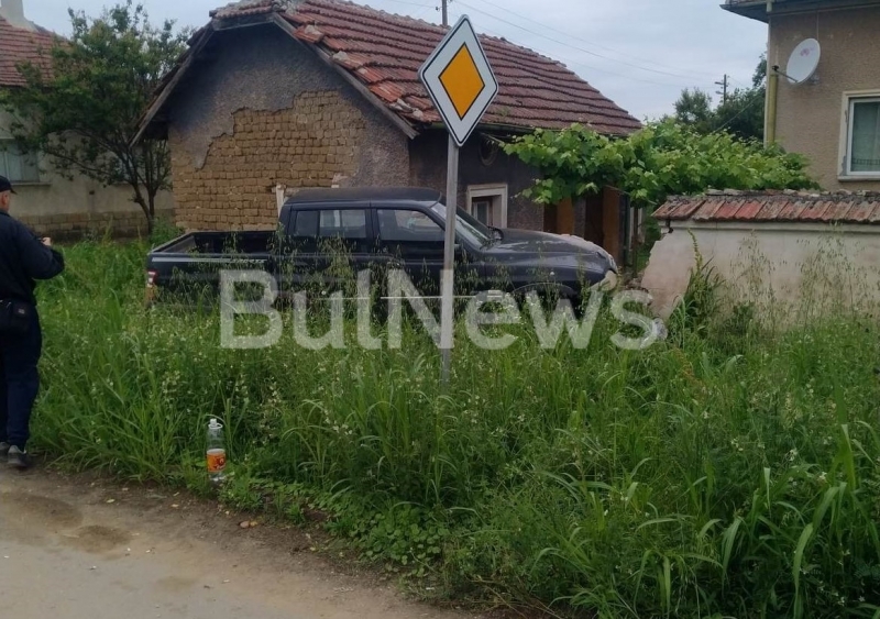 Извънредно Тежка катастрофа във врачанско село пикап помете дете снимка