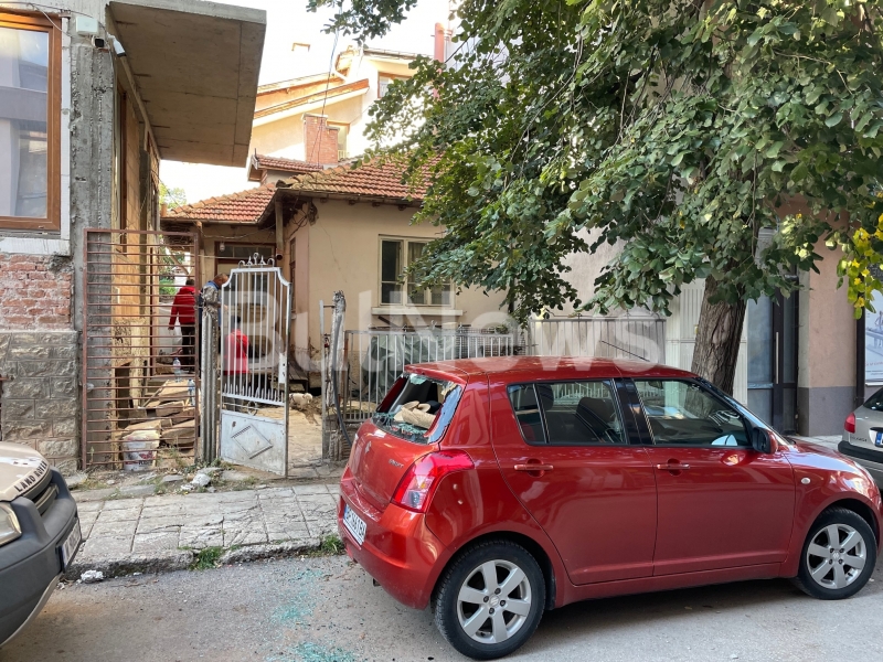 Извънредно Млад мъж почина в центъра на Враца има линейка и полиция